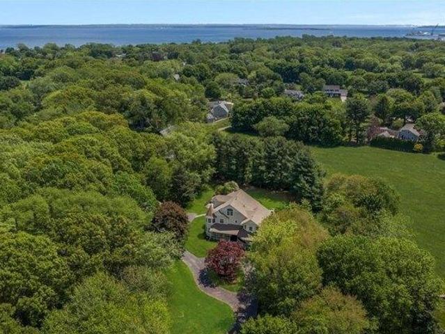 house with 4 bedroom, North Kingstown RI ES103099241