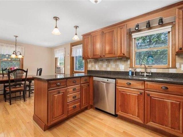 house with 4 bedroom, North Kingstown RI ES104009501