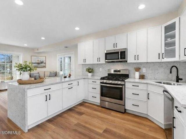 house with 4 bedroom, North Middletown NJ ES104850616
