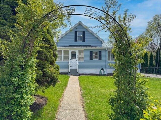 house with 4 bedroom, North Providence RI DLS102121773