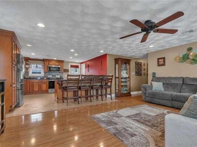house with 4 bedroom, North Providence RI DS103075151