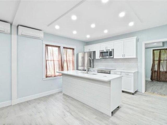 house with 4 bedroom, North Providence RI ES104079358