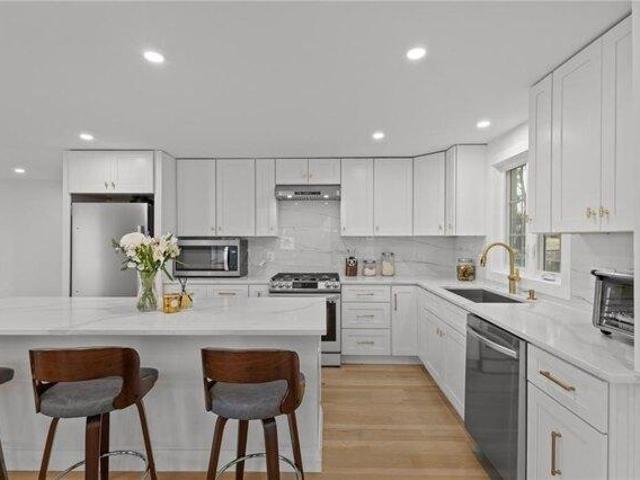 house with 4 bedroom, North Providence RI ES105233752