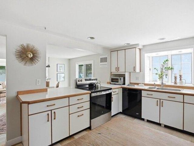 house with 4 bedroom, North Reading MA ES104235793