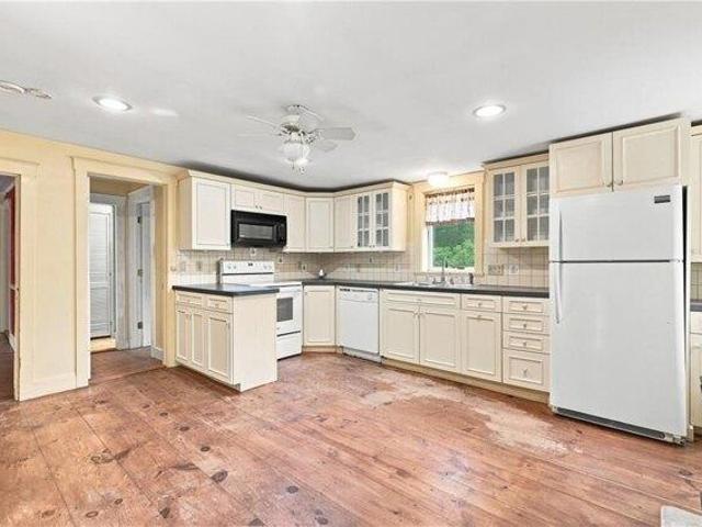 house with 4 bedroom, North Smithfield RI ES104760946
