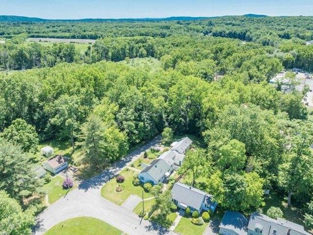 house with 4 bedroom, Northampton MA ES103621252