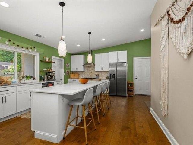 house with 4 bedroom, Northampton MA ES105040359