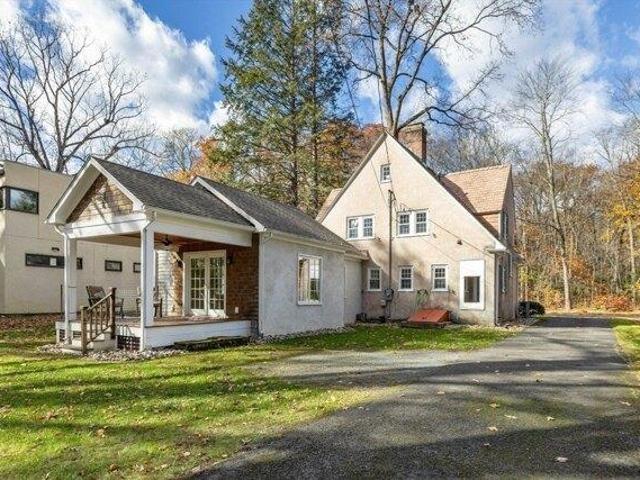 house with 4 bedroom, Northampton MA ES105126624