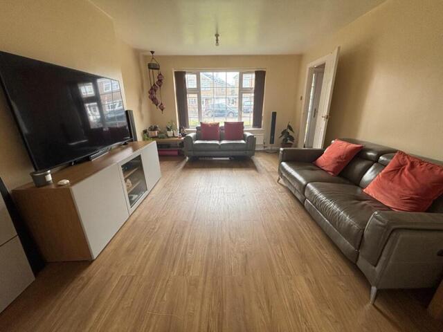 House 4 Bedroom For Sale Northampton Northamptonshire 425000 ES88877196