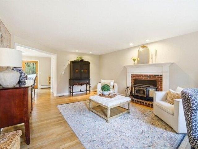 house with 4 bedroom, Northborough MA DS102343854