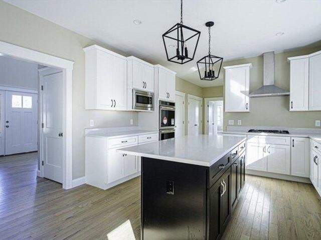 house with 4 bedroom, Northbridge MA ES105114172
