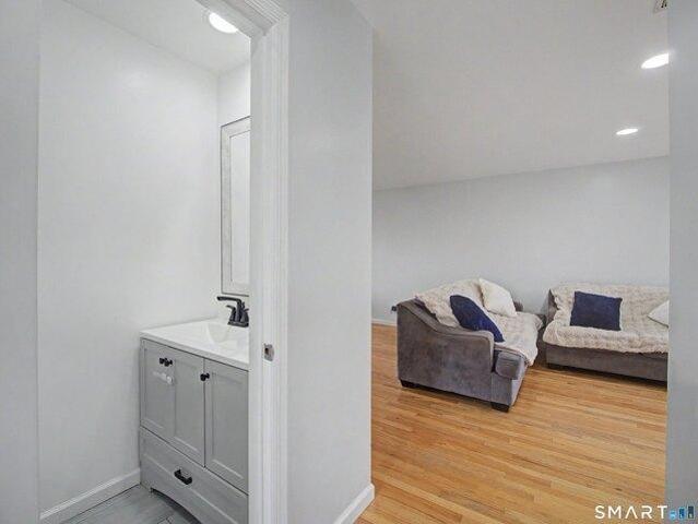 house with 4 bedroom, Norwalk CT ES104758816