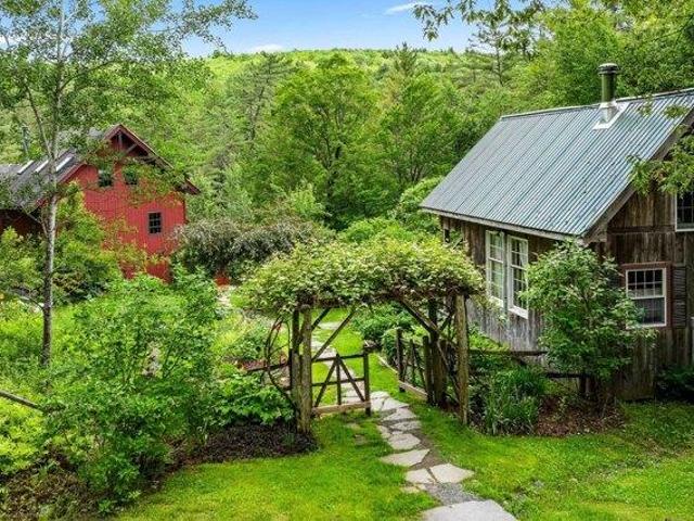 house with 4 bedroom, Norwich VT DS102213676