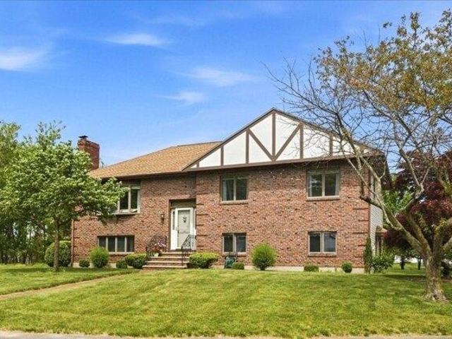 house with 4 bedroom, Norwood MA DS104010375