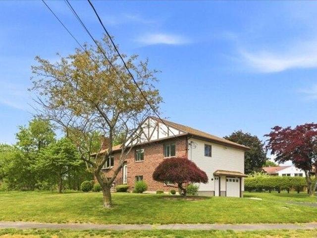 house with 4 bedroom, Norwood MA ES104010375