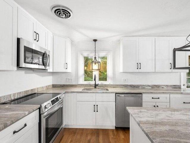 house with 4 bedroom, Norwood MA ES105040542
