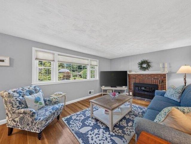 house with 4 bedroom, Norwood MA ES105058840