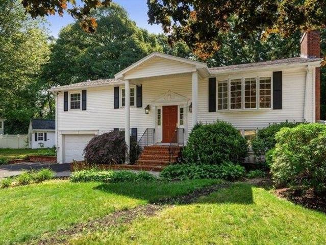 house with 4 bedroom, Norwood MA ES105061367