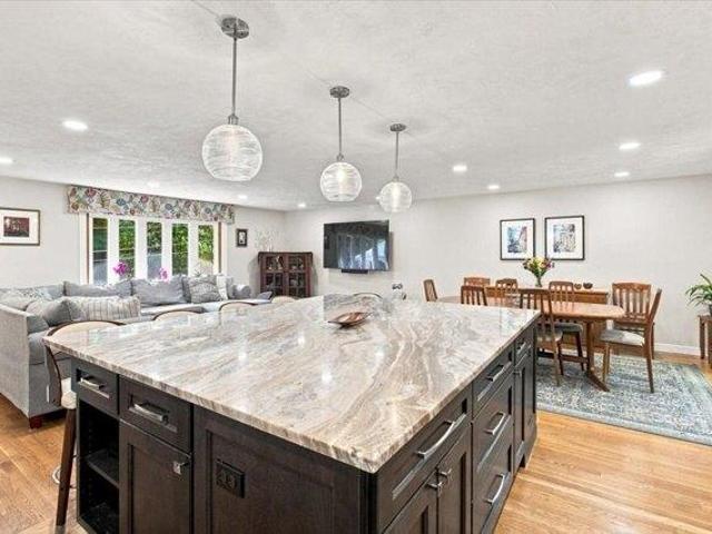 house with 4 bedroom, Norwood MA ES105106588