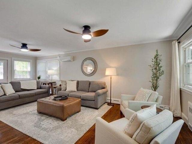 house with 4 bedroom, Norwood MA ES105171848