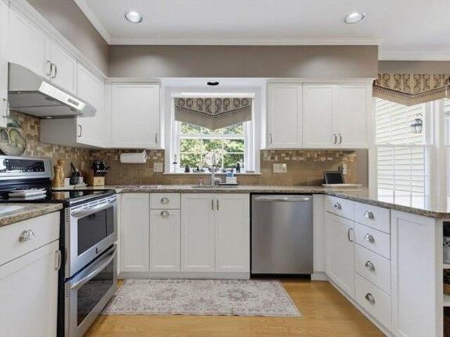 house with 4 bedroom, Norwood MA ES105204111