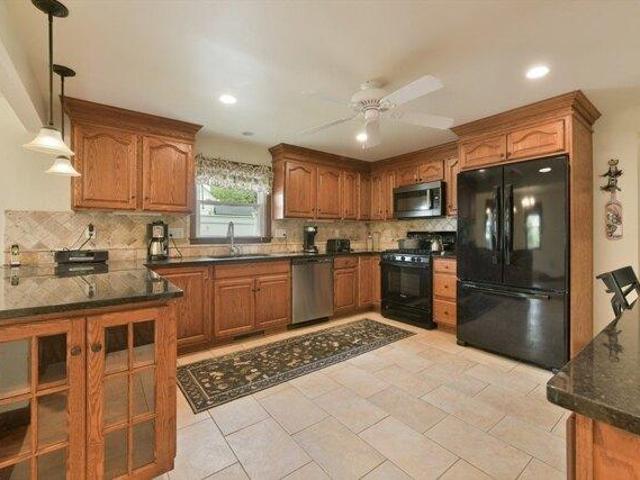 house with 4 bedroom, Norwood MA ES103969123