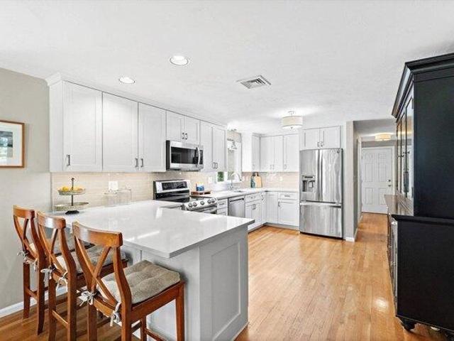 house with 4 bedroom, Norfolk MA ES105095921