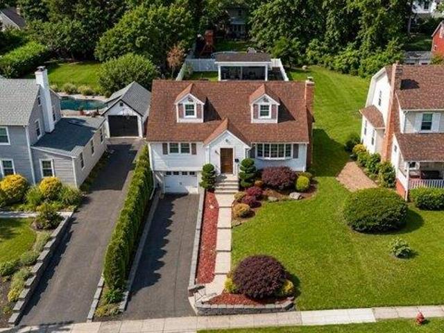 house with 4 bedroom, Nutley NJ ES104513278