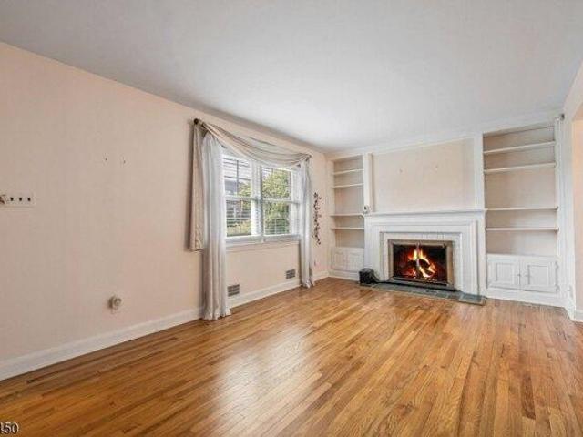 house with 4 bedroom, Nutley NJ ES105256753