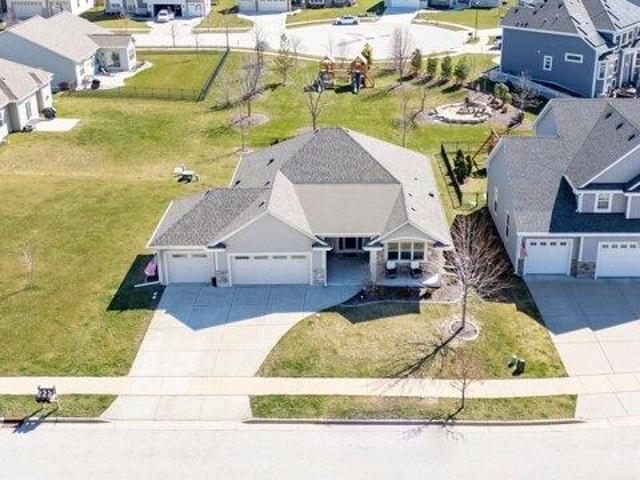 house with 4 bedroom, Oconomowoc WI DLS88247259