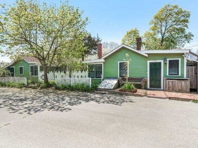 house with 4 bedroom, Oak Bluffs MA DLS101628921