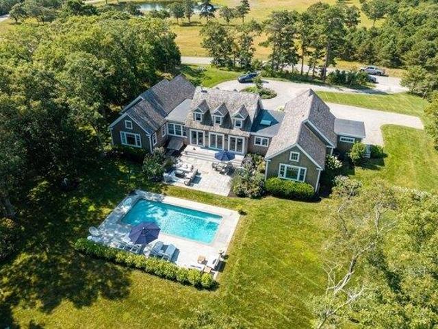 house with 4 bedroom, Oak Bluffs MA DLS101896611