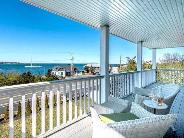 house with 4 bedroom, Oak Bluffs MA DS104479118
