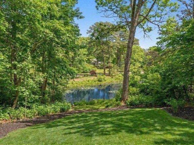 house with 4 bedroom, Oak Bluffs MA DS102088833