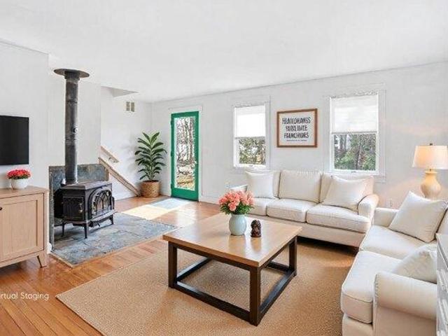 house with 4 bedroom, Oak Bluffs MA DS102479915