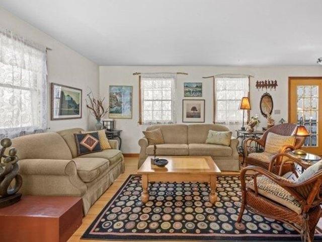 house with 4 bedroom, Oak Bluffs MA DS103100461