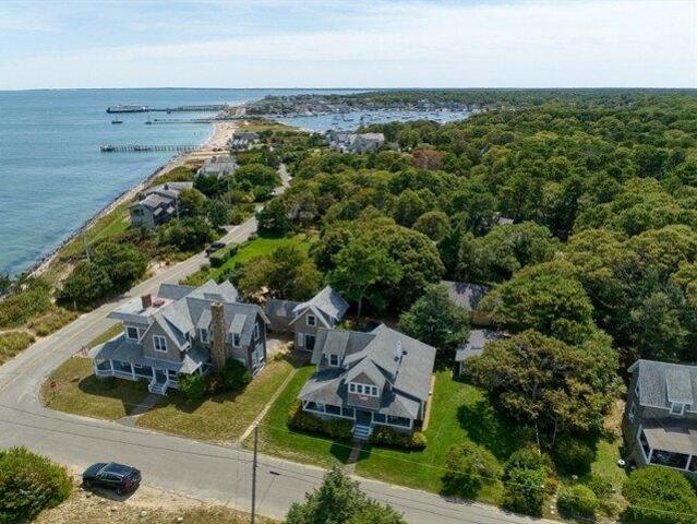 house with 4 bedroom, Oak Bluffs MA ES104606483