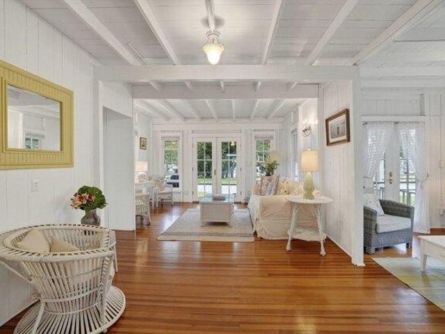 house with 4 bedroom, Oak Bluffs MA ES104606712