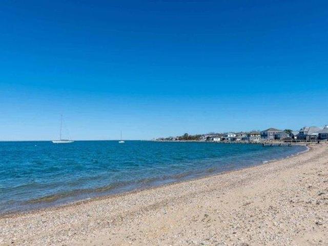 house with 4 bedroom, Oak Bluffs MA ES104920700