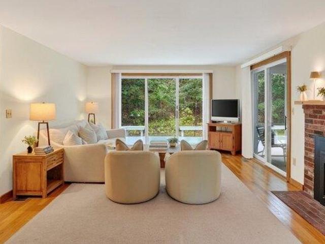 house with 4 bedroom, Oak Bluffs MA ES105095095