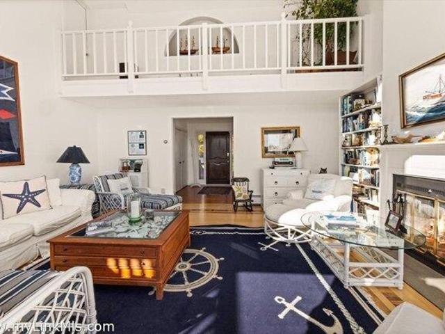house with 4 bedroom, Oak Bluffs MA ES105093552