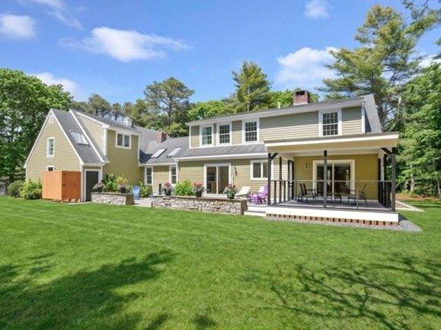 house with 4 bedroom, Oak Bluffs MA ES105157738