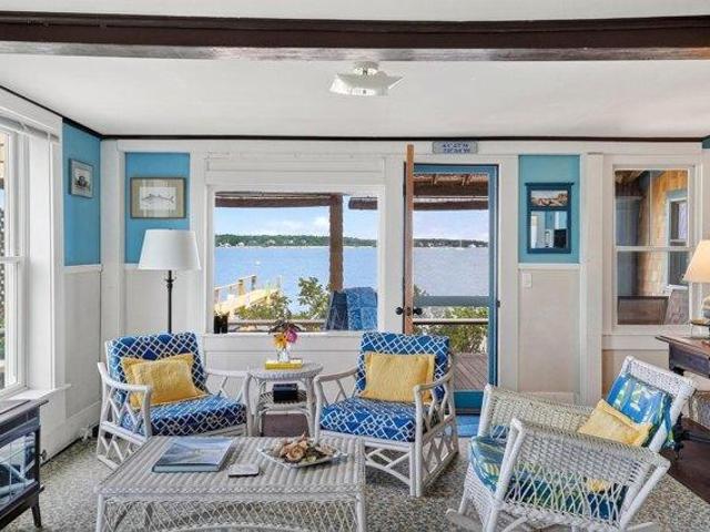house with 4 bedroom, Oak Bluffs MA ES105158274