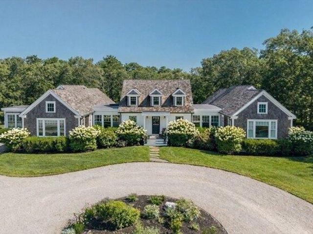 house with 4 bedroom, Oak Bluffs MA ES105158852