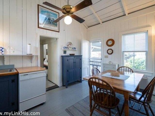 house with 4 bedroom, Oak Bluffs MA ES105175619
