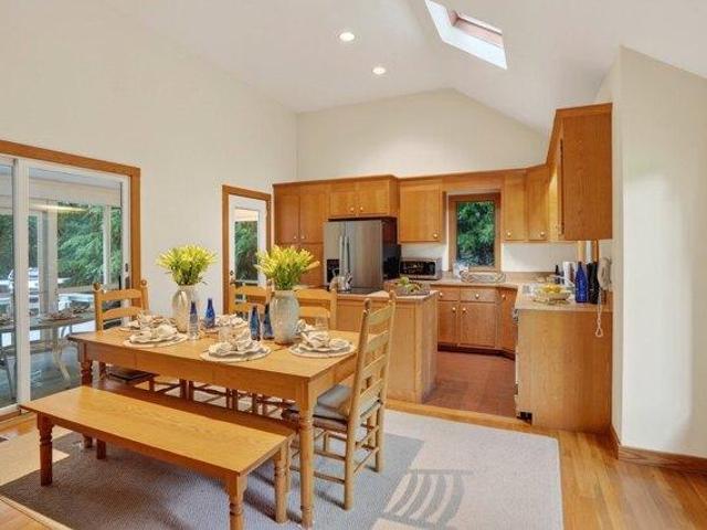 house with 4 bedroom, Oak Bluffs MA ES105192651