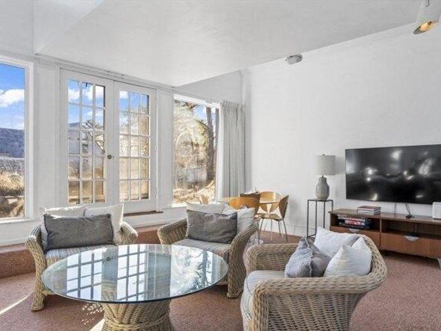 house with 4 bedroom, Oak Bluffs MA ES105193019