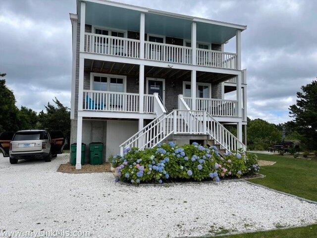 house with 4 bedroom, Oak Bluffs MA ES103099289