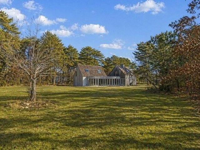 house with 4 bedroom, Oak Bluffs MA ES103588827