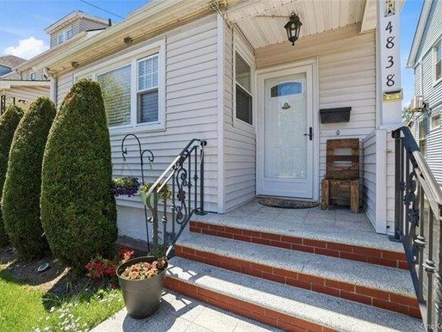 house with 4 bedroom, Oakland Gardens NY ES105204559